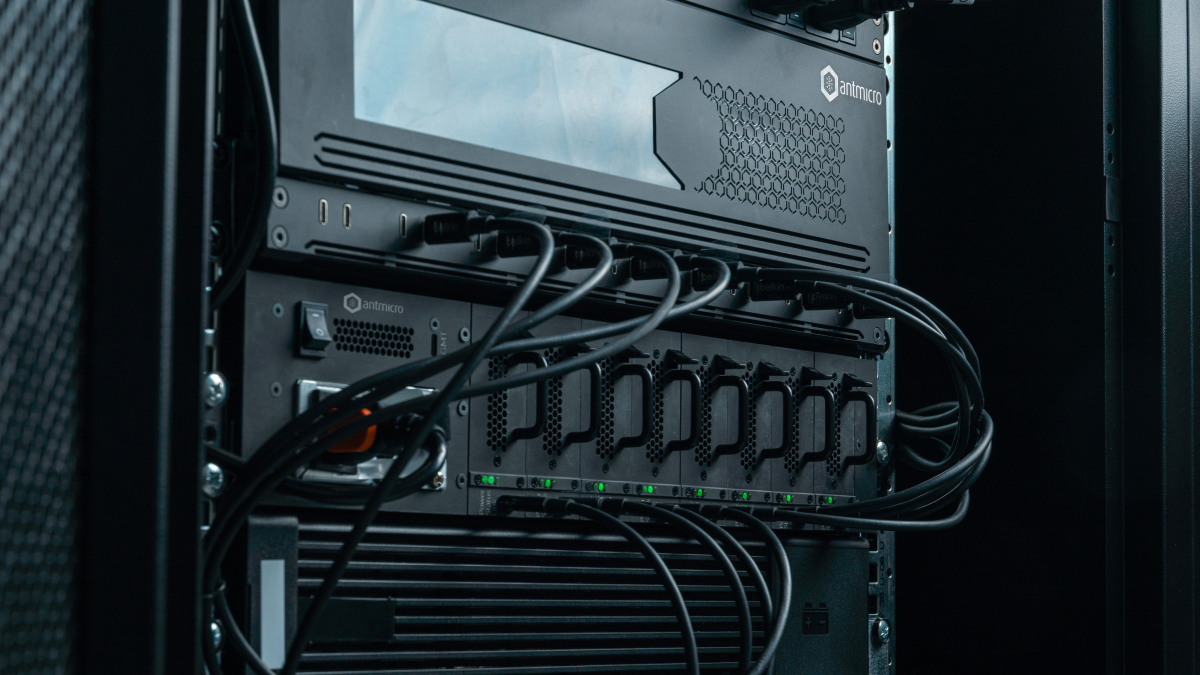Antmicro · Customizable and scalable GPU cluster for complex, CI-driven ... Antmicro · Customizable and scalable GPU cluster for complex, CI-driven ...